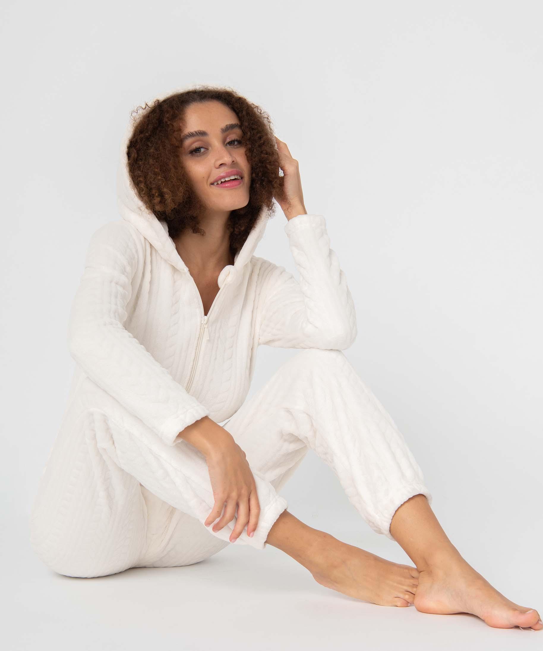 Combinaison pyjama femme en maille peluche avec capuche blanc | GEMO